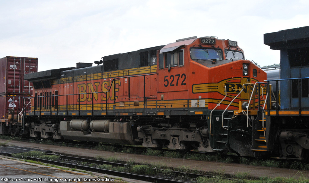 BNSF 5272
